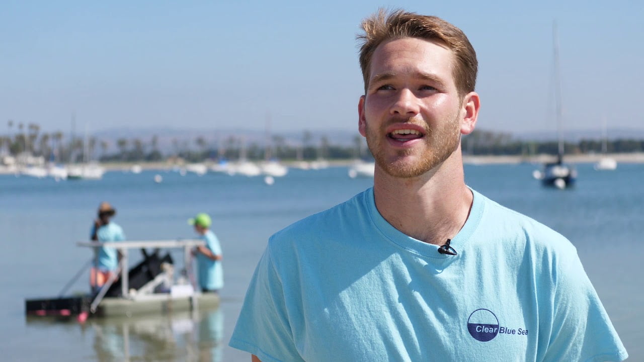 Estudantes de engenharia testam FRED, um robô para limpeza oceânica
