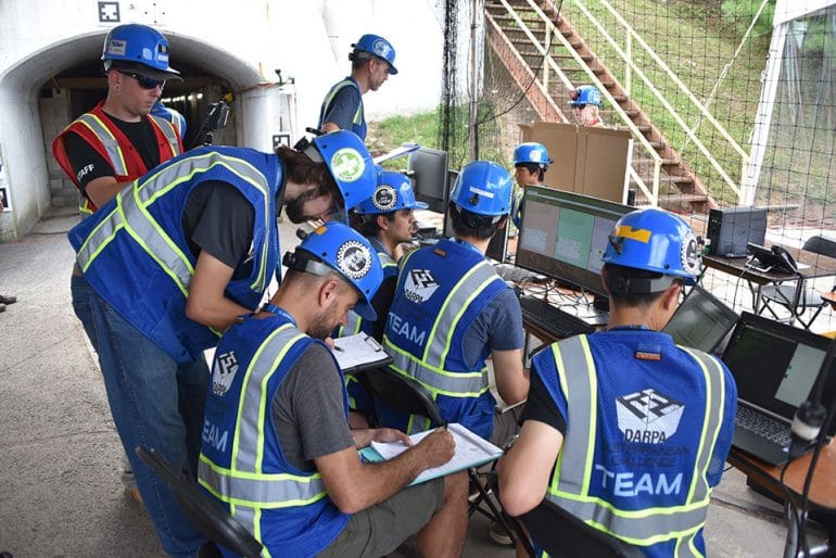 Microsoft treina robôs para prestar socorro em situações de risco extremo