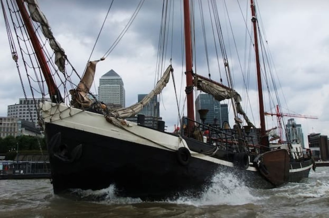 8 exemplos de casas flutuantes que são um sonho