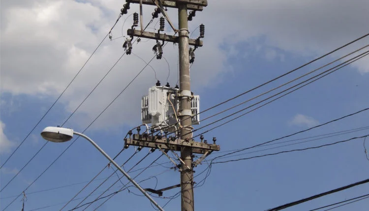 Postes de rua: modelos, vantagens e aplicações