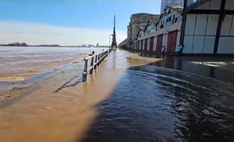 Como funciona a estrutura do Muro da Mauá em Porto Alegre?