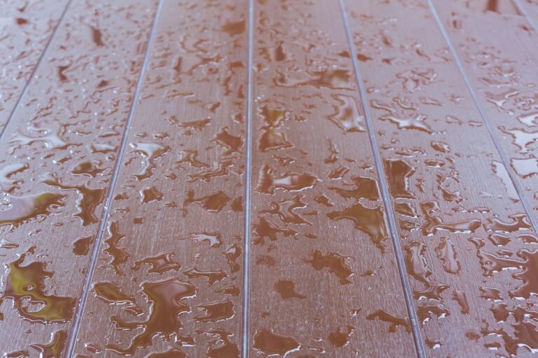 Qual a diferença entre verniz e stain para madeira?